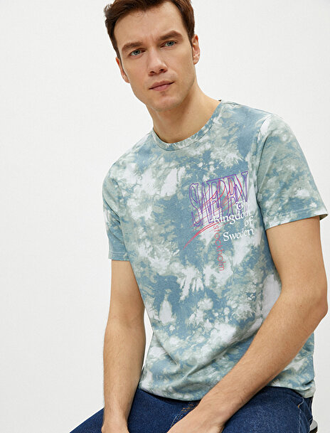 Koton Erkek Batik Tişört Yazılı Bisiklet Yaka Pamuklu Koton Erkek Batik Tişört Yazılı Bisiklet Yaka Pamuklu