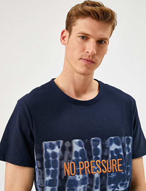 Koton Erkek Yazili Tisört Bisiklet Yaka Baskili Islemeli