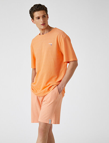 Koton Erkek Minimal Baskılı Oversize Tişört Koton Erkek Minimal Baskılı Oversize Tişört