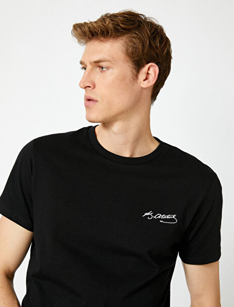 Koton Erkek Atatürk İmzası Baskılı Tişört Kısa Kollu Bisiklet Yaka Slim Fit