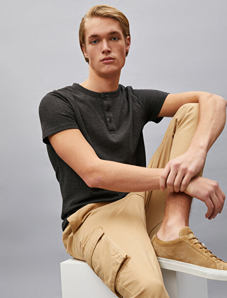 Koton Erkek Düğmeli Yaka Kısa Kollu Bisiklet Yaka Tişört