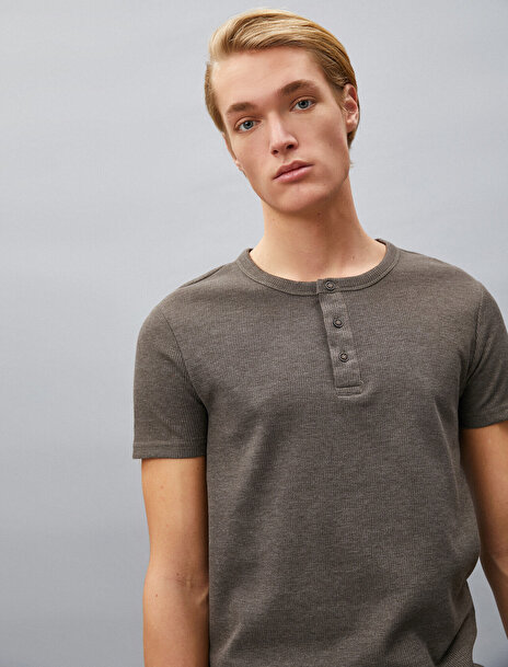 Koton Erkek Düğmeli Yaka Kısa Kollu Bisiklet Yaka Tişört