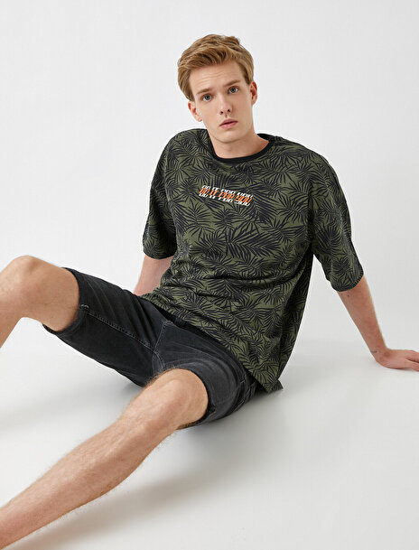 Koton Erkek Oversize Yaprak Desenli Tişört