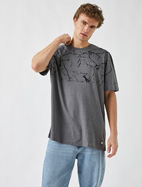 Koton Erkek Oversize Desenli Tişört