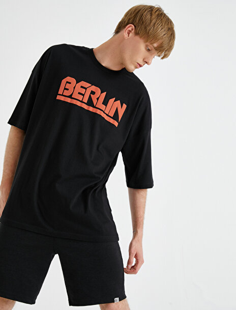 Koton Erkek Sloganlı Tişört Oversize Koton Erkek Sloganlı Tişört Oversize