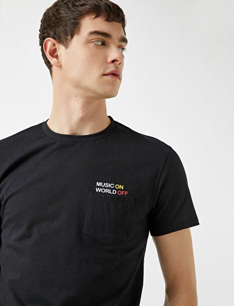 Koton Erkek Cepli Tişört Pamuklu Bisiklet Yaka Yazı Baskılı Kısa Kollu
