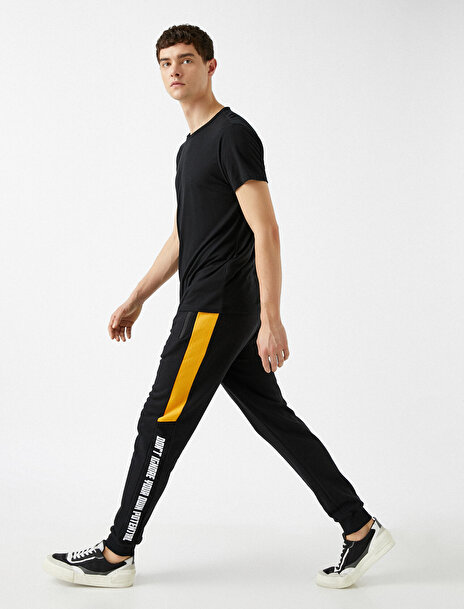 Koton Erkek Şeritli Jogger Eşofman Altı Yazılı Baskılı Pamuklu Koton Erkek Şeritli Jogger Eşofman Altı Yazılı Baskılı Pamuklu