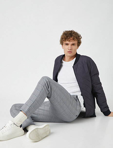 Koton Erkek Beli Bağlamalı Cepli Kareli Poplin Kumaştan Pantolon