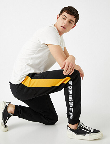 Koton Erkek Şeritli Jogger Eşofman Altı Yazılı Baskılı Pamuklu Koton Erkek Şeritli Jogger Eşofman Altı Yazılı Baskılı Pamuklu