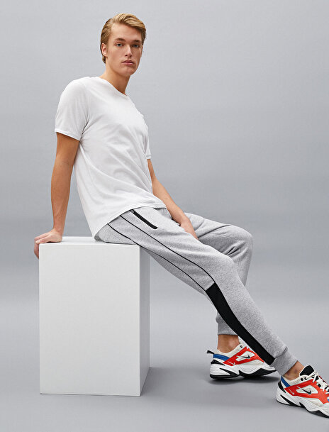 Koton Erkek Cepli Jogger Eşofman Altı Şeritli Beli Bağlamalı Koton Erkek Cepli Jogger Eşofman Altı Şeritli Beli Bağlamalı