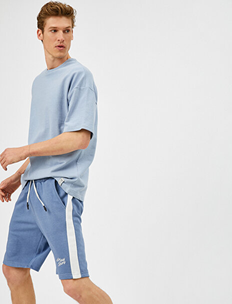 Koton Erkek Şeritli Şort Sloganlı