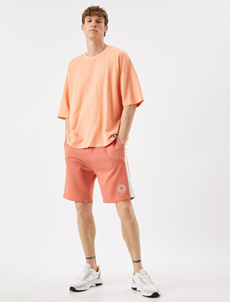 Koton Erkek Şeritli Şort Sloganlı