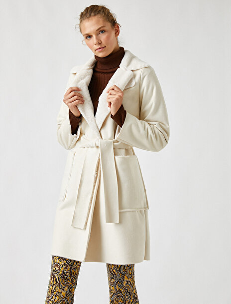 Koton Kadın Kürklü Katlı Yaka Kuşaklı Cepli Uzun Kaban