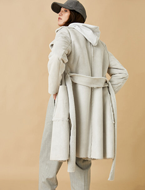 Koton Kadın Kürklü Katlı Yaka Kuşaklı Cepli Uzun Kaban