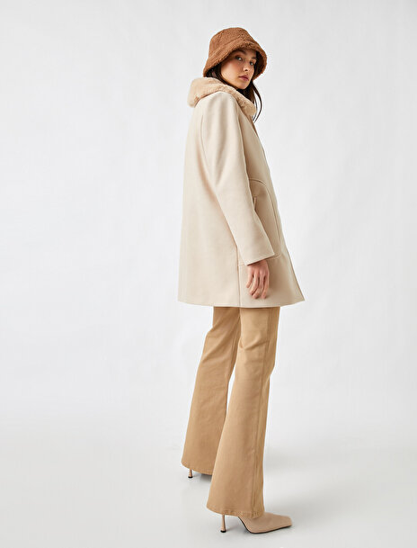 Koton Kadın Yakası Kürklü Fermuarlı Kaban