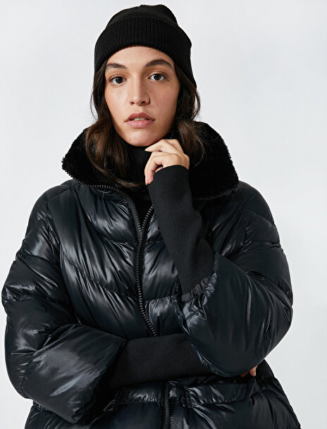 Koton Kadın Yakası Kürklü Yarım Kol Oversize Uzun Şişme Mont