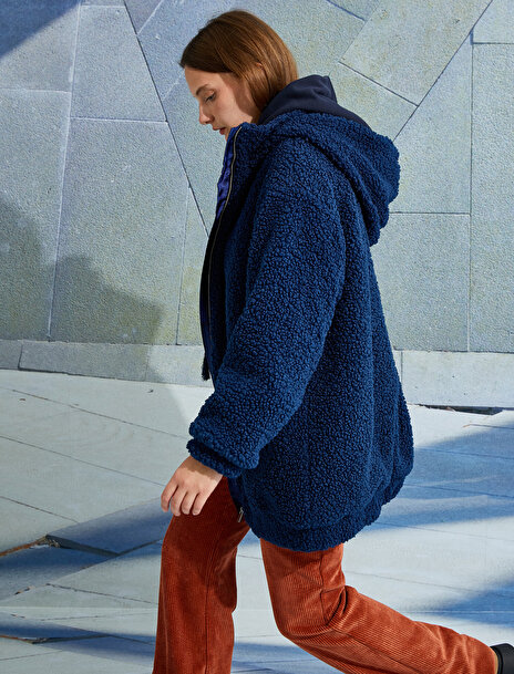 Koton Kadın Kapüşonlu Peluş Oversize Mont Koton Kadın Kapüşonlu Peluş Oversize Mont