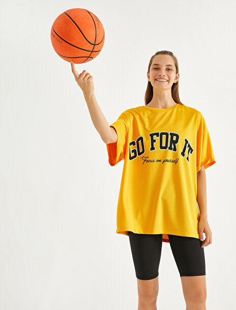 Koton Kadın Oversize Spor Tişört Sloganlı Kısa Kollu Koton Kadın Oversize Spor Tişört Sloganlı Kısa Kollu