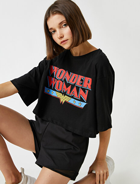 Koton Kadın Wonder Woman Lisanslı Yazı Baskılı Tişört Pamuklu Koton Kadın Wonder Woman Lisanslı Yazı Baskılı Tişört Pamuklu
