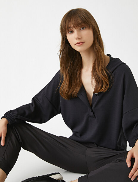 Koton Kadın Kapüşonlu Sweatshirt Yakası Düğmeli