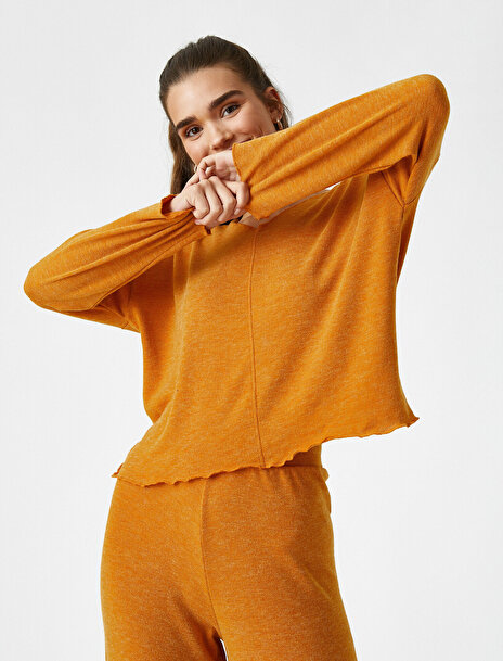 Koton Kadın Kol Ucu Fırfırlı Bisiklet Yaka Triko Kazak