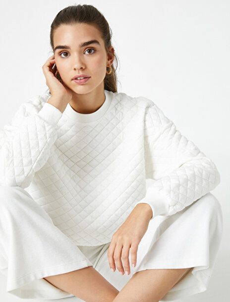 Koton Kadın Uzun Kollu Bisiklet Yaka Kapitone Sweatshirt Koton Kadın Uzun Kollu Bisiklet Yaka Kapitone Sweatshirt