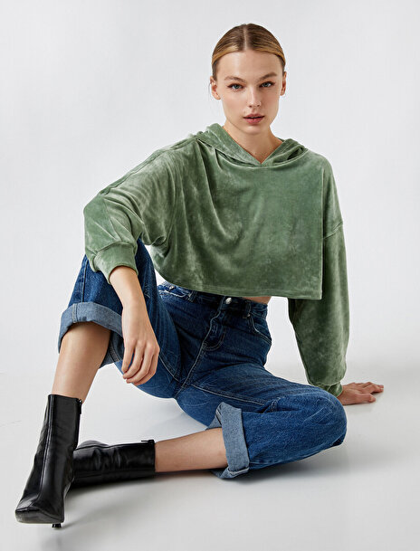 Koton Kadın Kapüşonlu Crop Kadife Sweatshirt Uzun Kollu