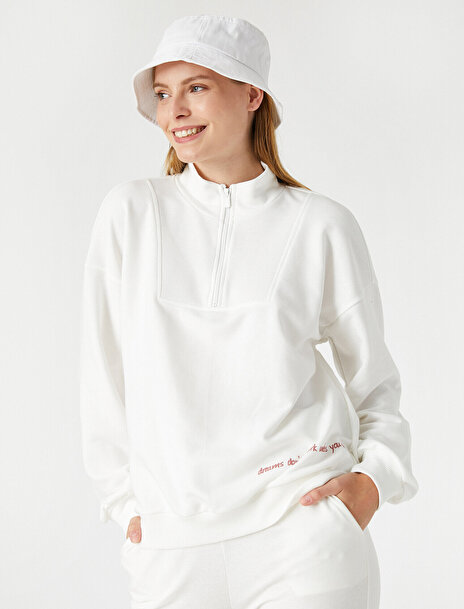 Koton Kadın Yakası Fermuarlı Sloganlı Dik Yaka Sweatshirt