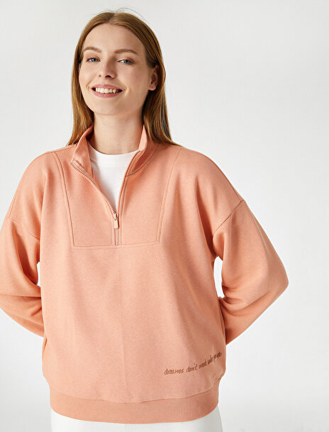 Koton Kadın Yakası Fermuarlı Sloganlı Dik Yaka Sweatshirt