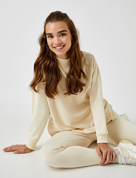 Koton Kadın Boğazlı Uzun Kollu Basic Sweatshirt Koton Kadın Boğazlı Uzun Kollu Basic Sweatshirt