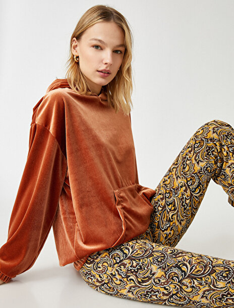 Koton Kadın Kadife Kanguru Cepli Kapüşonlu Sweatshirt