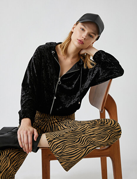 Koton Kadın Kapüşonlu Fermuarlı Kadife Sweatshirt