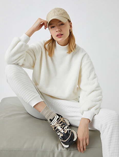 Koton Kadın Yarım Balıkçı Yaka Pelüş Kazak