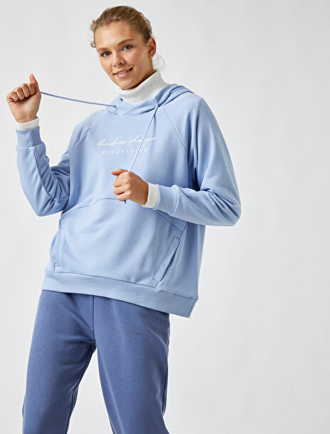 Koton Kadın Kapüşonlu Baskılı Kanguru Cep Sweatshirt