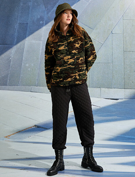 Koton Kadın Kamuflaj Desenli Yakası Fermuarlı Sweatshirt