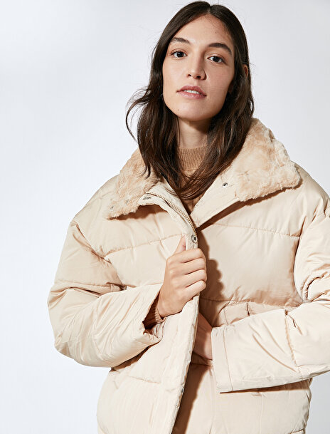 Koton Kadın Yakası Kürklü Fermuarlı Çıtçıtlı Şişme Mont