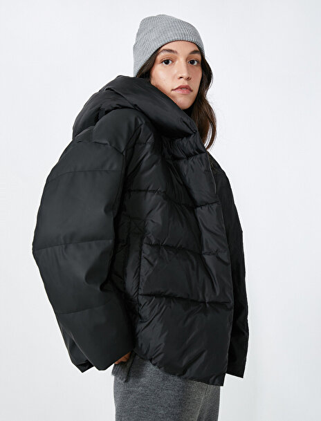 Koton Kadın Kapüşonlu Çıtçıtlı Oversize Şişme Mont
