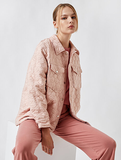 Koton Kadın Katlı Yaka Kapitoneli Kapaklı Cepli Ceket Koton Kadın Katlı Yaka Kapitoneli Kapaklı Cepli Ceket