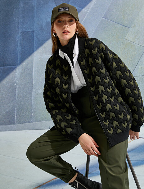 Koton Kadın Desenli Dokulu Fermuarlı Bomber Ceket Koton Kadın Desenli Dokulu Fermuarlı Bomber Ceket