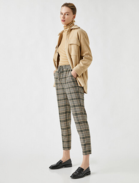 Koton Kadın Ekoseli Belden Bağlamalı Havuç Pantolon