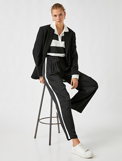 Koton Kadın Bol Paça Pileli Pandolon Yanı Çizgili