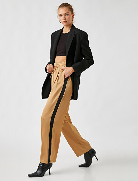 Koton Kadın Bol Paça Pileli Pantolon Yanı Çizgili