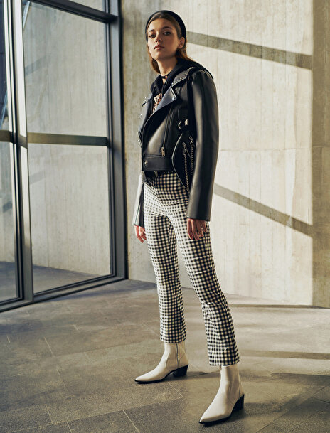 Koton Kadın Kareli Yüksek Bel Mini İspanyol Paça Pantolon Koton Kadın Kareli Yüksek Bel Mini İspanyol Paça Pantolon