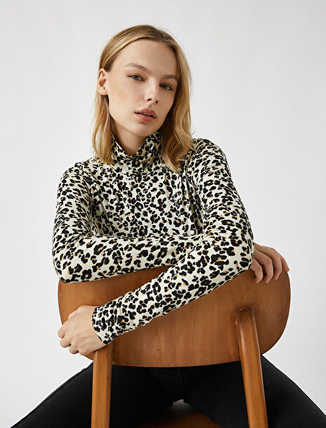 Koton Kadın Leoparlı Balıkçı Yaka Uzun Kollu Tişört