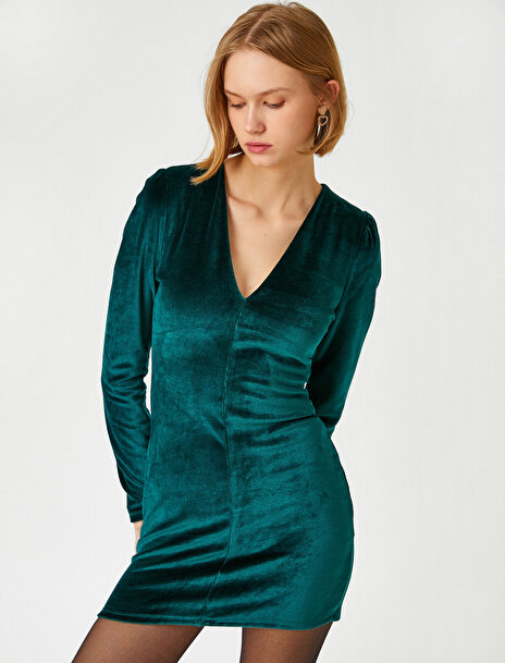 Koton Kadın V Yaka Kadife Mini Elbise Koton Kadın V Yaka Kadife Mini Elbise
