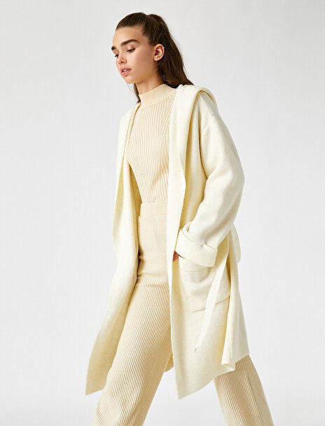 Koton Kadın Beli Kuşaklı Kapüşonlu Duble Kol Ucu Triko Yelek Koton Kadın Beli Kuşaklı Kapüşonlu Duble Kol Ucu Triko Yelek