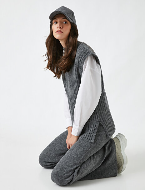 Koton Kadın Balıkçı Yaka Uzun Yanları Yırtmaçlı Süveter Koton Kadın Balıkçı Yaka Uzun Yanları Yırtmaçlı Süveter