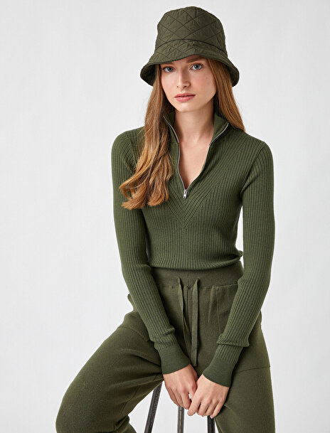 Koton Kadın Yakası Fermuarlı Triko Kazak