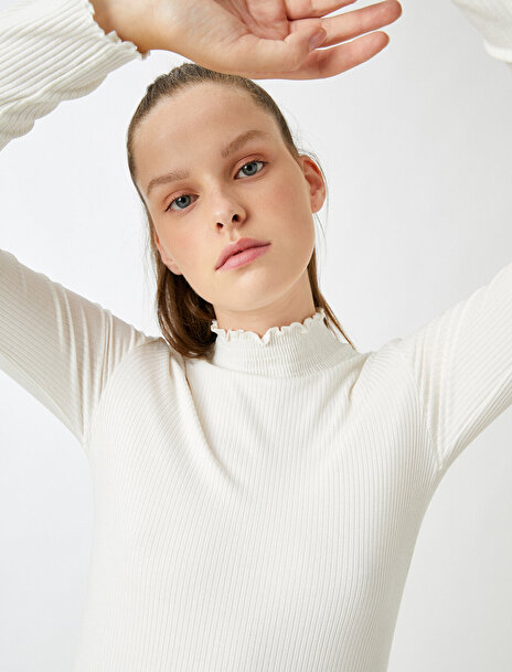 Koton Ole Genç Kız Balıkçı Yaka Tişört Yaka Ucu Fırfırlı