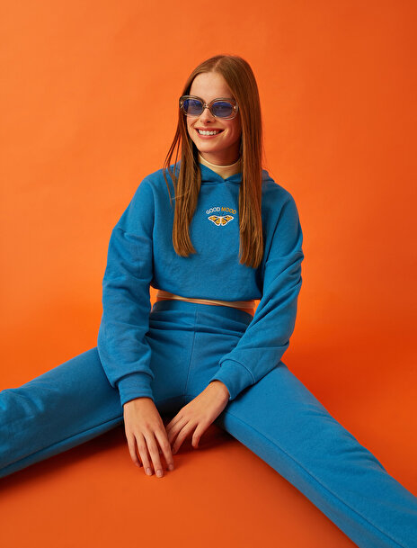 Koton Ole Genç Kız Beli Lastikli Kapüşonlu Baskılı Crop Sweatshirt Koton Ole Genç Kız Beli Lastikli Kapüşonlu Baskılı Crop Sweatshirt